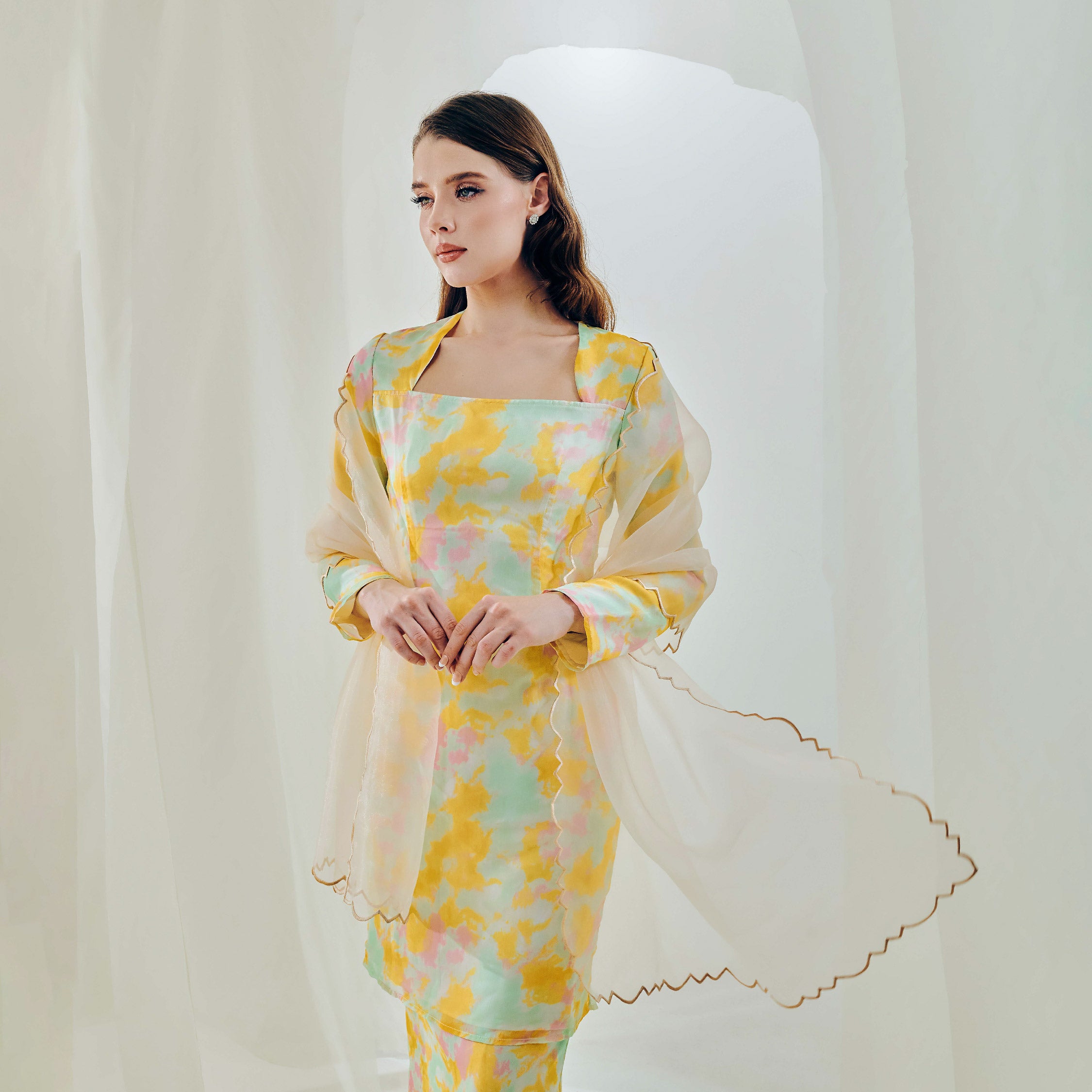 CAKENIS RAYA ROSA IN YELLOW – Cakenis